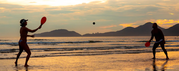 O Que É Frescobol? História, Regras e Dicas Para Jogar na Praia ⋆ Blog ...